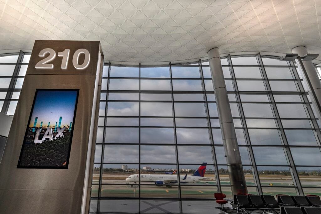 LAX opens the Tom Bradley International Terminal’s new $1.73 billion ...
