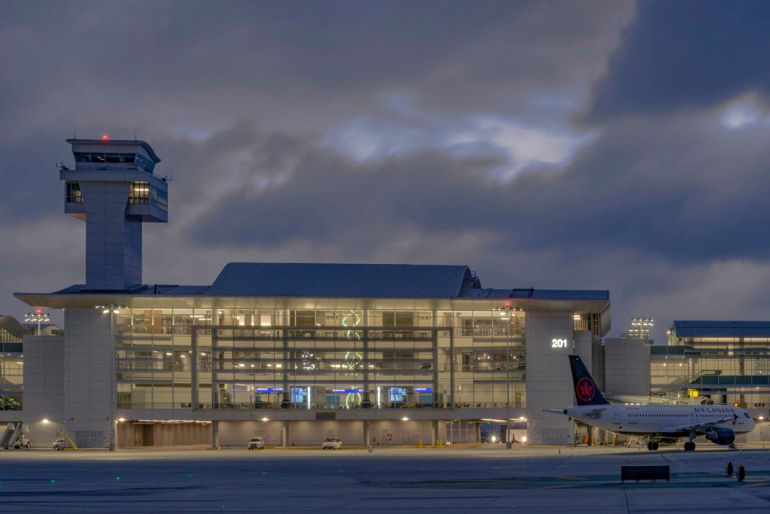 LAX opens the Tom Bradley International Terminal’s new $1.73 billion ...